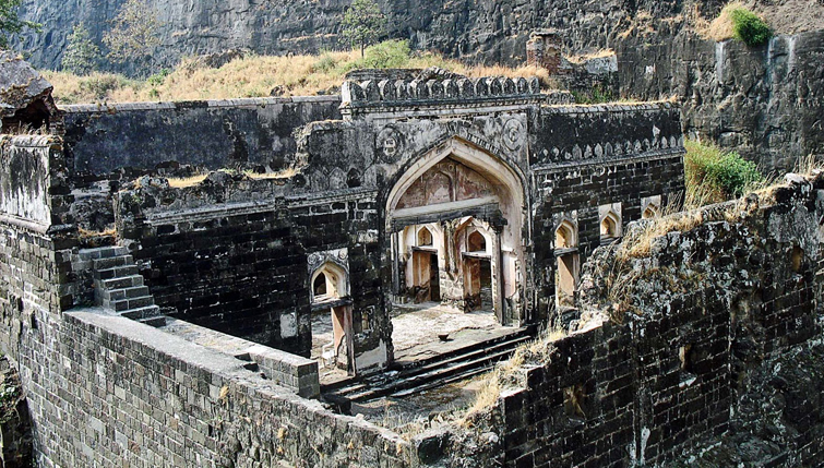 India's Popular 15 Big Forts: Tour My India