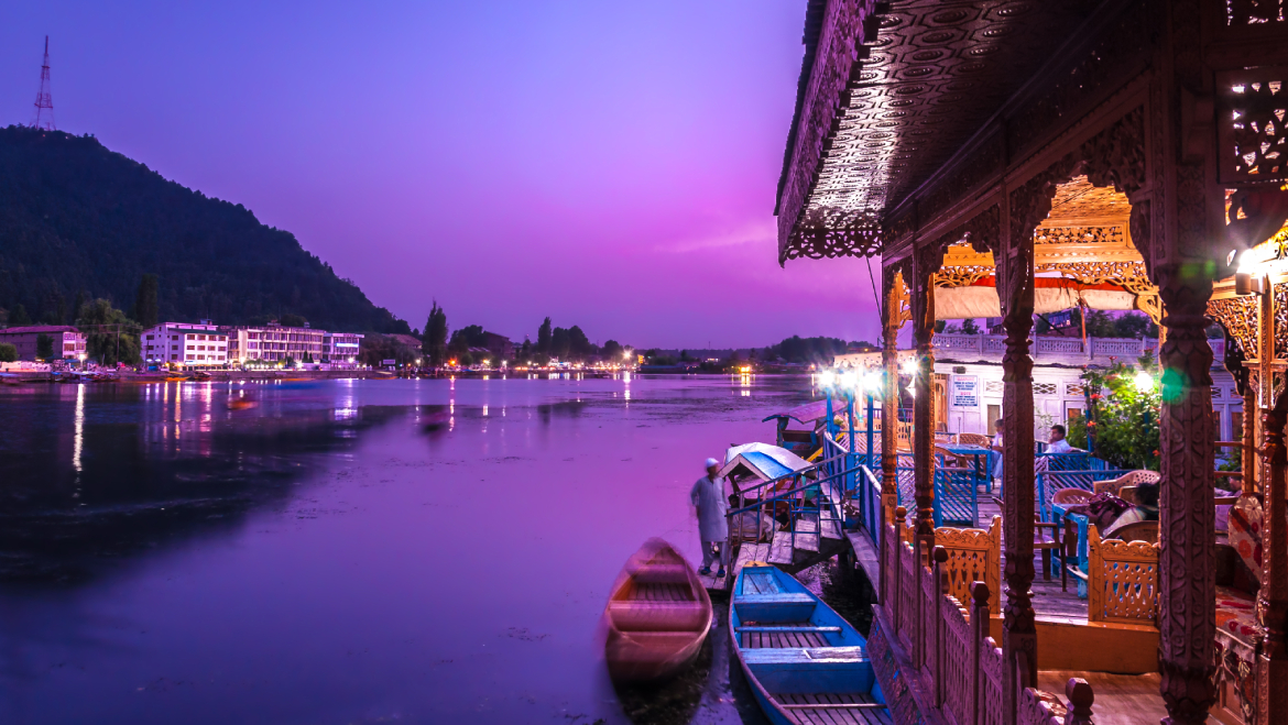 Houseboats in Srinagar - Houseboats Near Dal Lake Kashmir